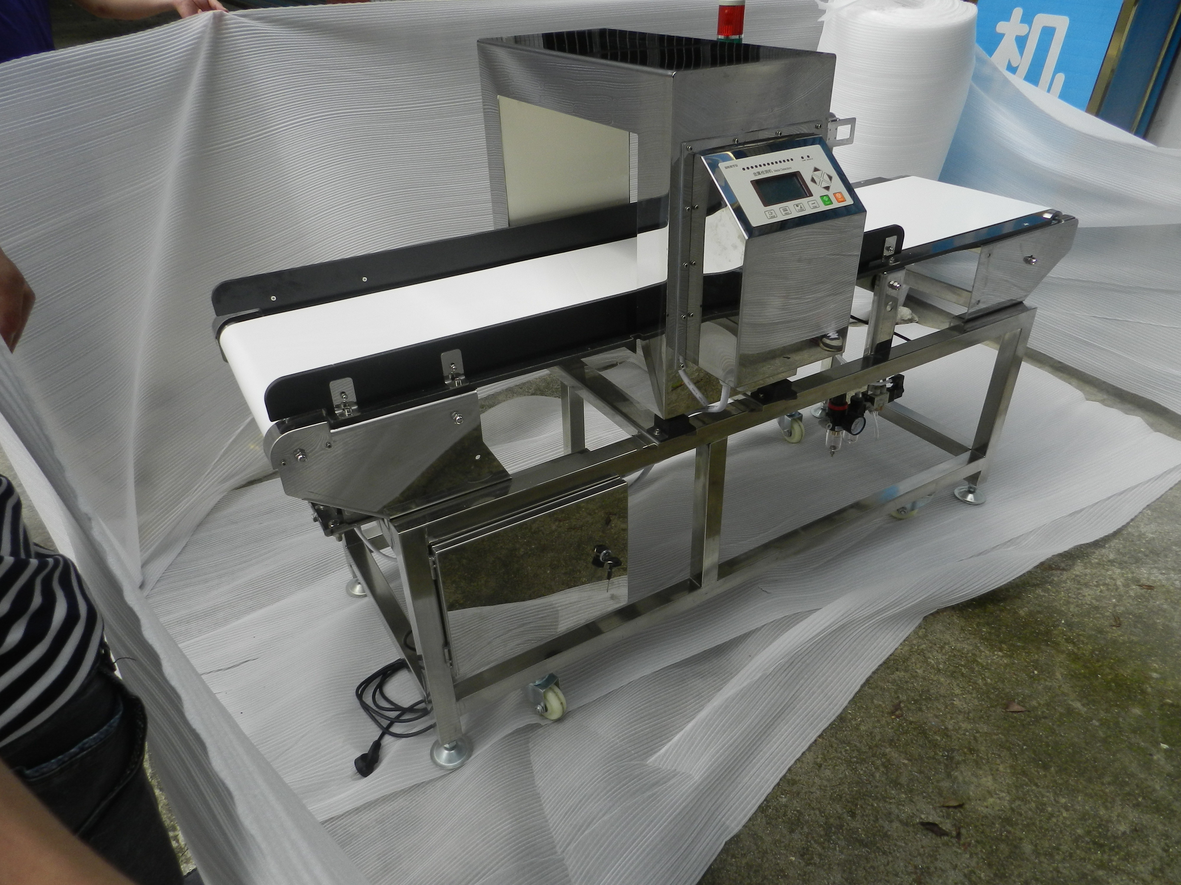 Fully Automatically Belt Conveyor Metal Detectors For Textile , 25-30 M ...
